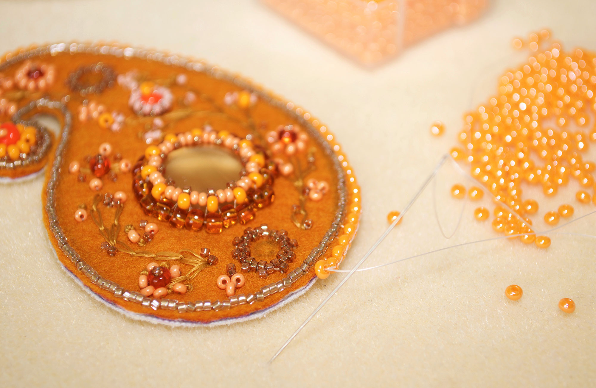 Perlenstickerei und notwendige Werkzeuge • Perlengretl